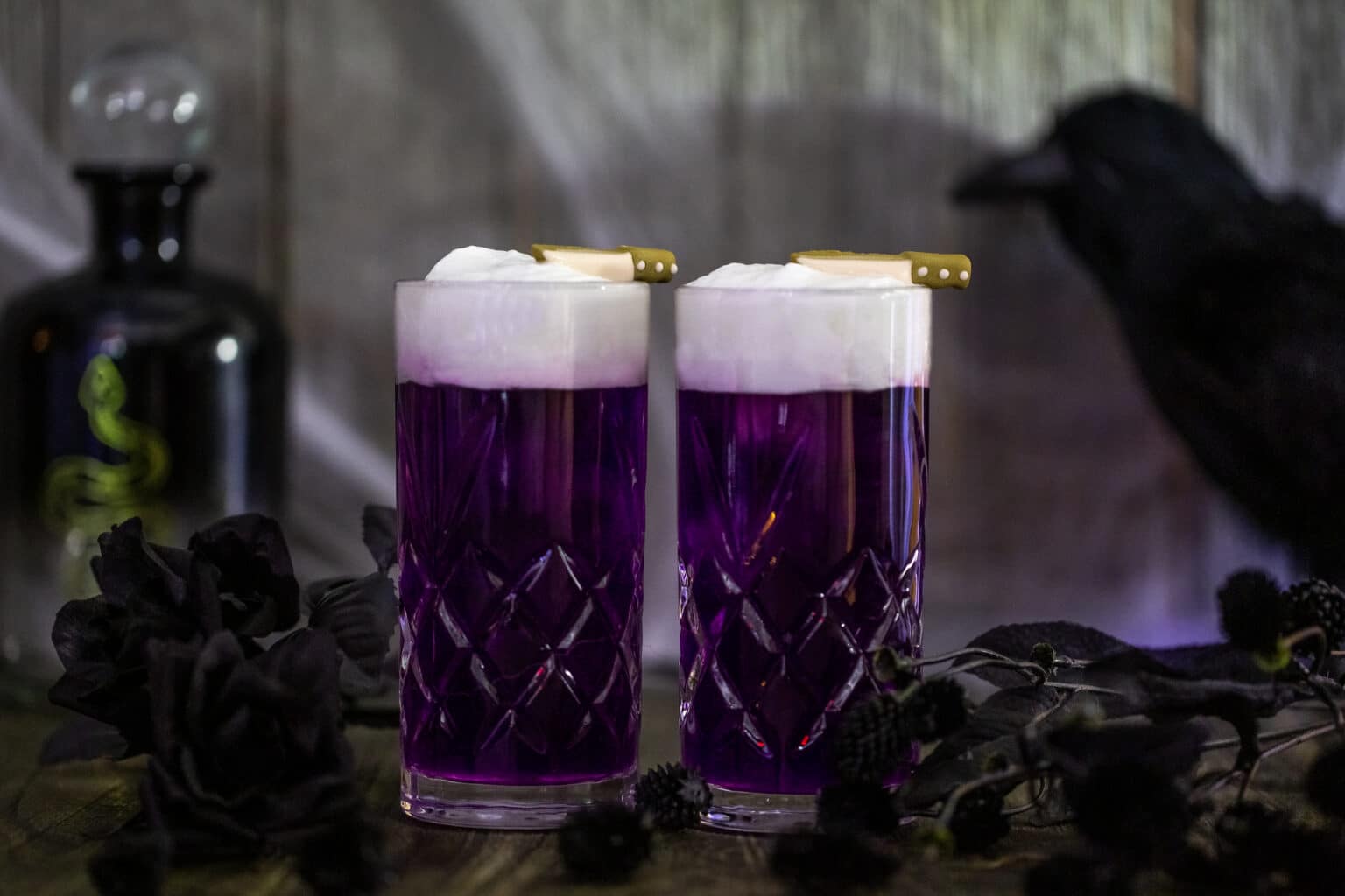 17 Boo-zy Halloween Cocktail Recipes You Can Make at Home ...